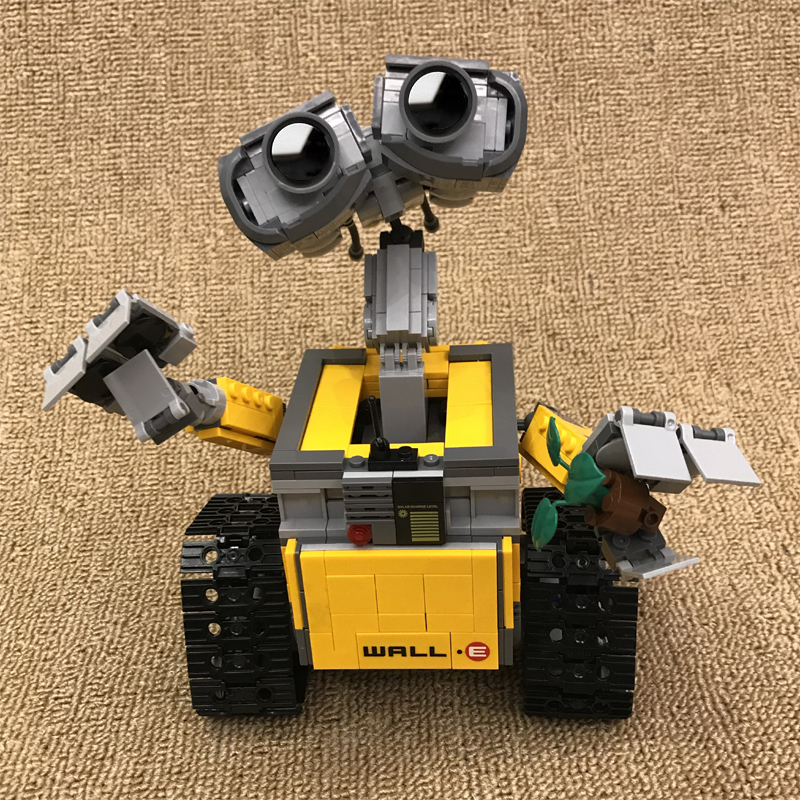 Faimosul robot Wall E creat din 687 de piese - Pupăza Market